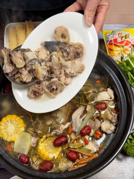 药膳鸡怎么炖_药膳鸡炖多久才入味-第1张图片-山城妙识