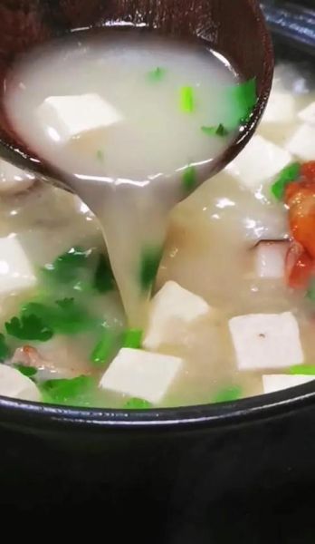 鸭架汤怎么熬成白色_鸭架汤变白技巧-第1张图片-山城妙识