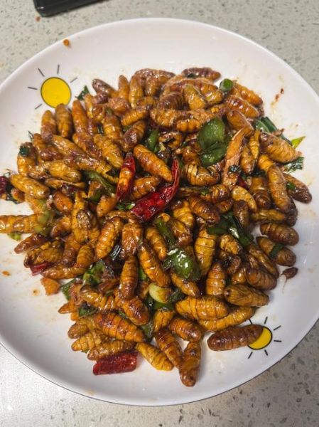 蚕蛹没焯水直接能炒吗_蚕蛹不焯水炒多久熟-第2张图片-山城妙识