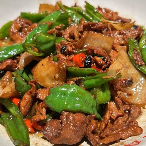 小炒肉怎么炒好吃_小炒肉的家常做法图片-第1张图片-山城妙识