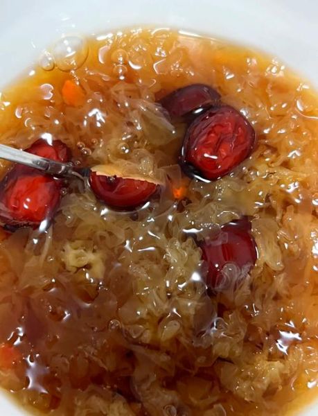 银耳莲子枸杞汤的功效与作用_适合什么人喝-第2张图片-山城妙识