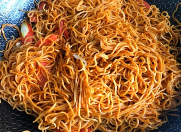 生面条怎么做炒面不粘_炒面粘锅怎么办-第2张图片-山城妙识