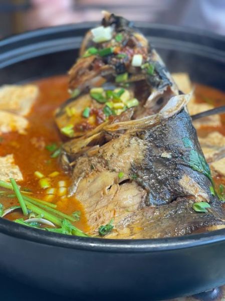 锅仔鱼头炖豆腐怎么做_锅仔鱼头炖豆腐的家常做法-第1张图片-山城妙识