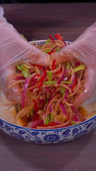 凉拌洋葱怎么做_洋葱凉拌要不要焯水-第3张图片-山城妙识