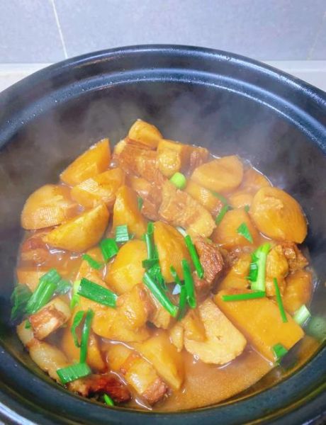 五花肉焖香芋怎么做_香芋不糊锅技巧-第1张图片-山城妙识 五花肉焖香芋怎么做_香芋不糊锅技巧-第1张图片-山城妙识