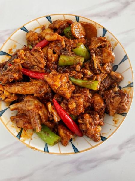 家常炒鸡块怎么炒才嫩_家常炒鸡块用焯水吗-第1张图片-山城妙识