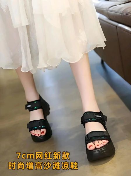 松糕鞋凉鞋怎么选_松糕凉鞋会显脚胖吗-第1张图片-山城妙识