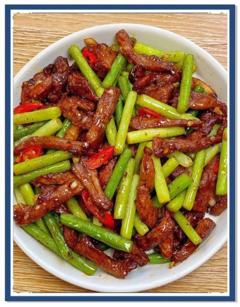 猪肉炒蒜苔怎么炒才好吃_猪肉炒蒜苔的家常做法-第3张图片-山城妙识