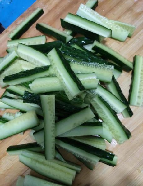 凉拌糖醋黄瓜怎么做_糖醋黄瓜要不要焯水-第1张图片-山城妙识