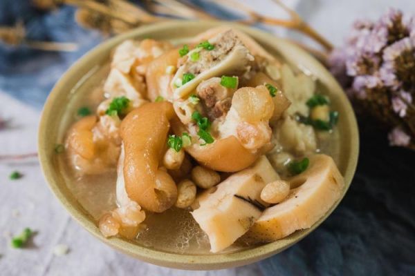 莲藕炖猪蹄怎么做_猪蹄炖多久才软烂-第2张图片-山城妙识