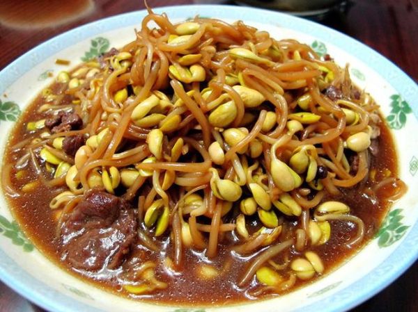 黄豆芽炖肉怎么做_黄豆芽炖肉要焯水吗-第2张图片-山城妙识
