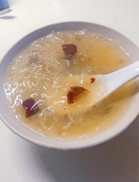 银耳汤怎样做_银耳汤要煮多久才出胶-第1张图片-山城妙识