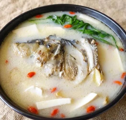 胖头鱼怎么炖好吃又简单_胖头鱼炖多久才入味-第1张图片-山城妙识