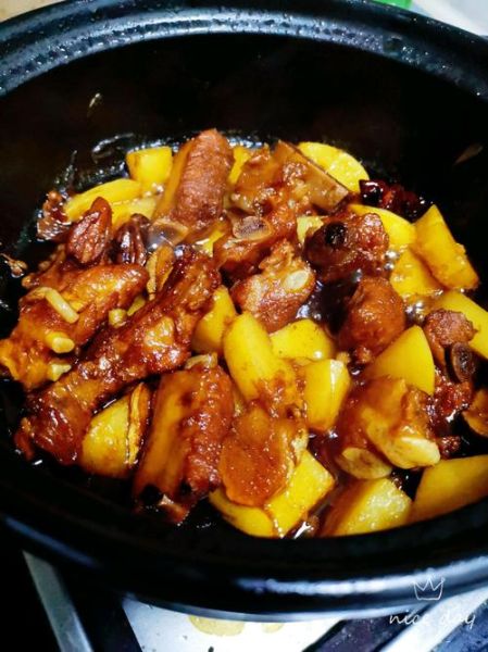 排骨焖土豆怎么做_排骨焖土豆需要焯水吗-第3张图片-山城妙识