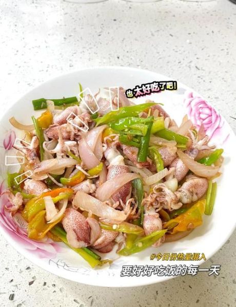 青椒炒鱿鱼圈怎么做_鱿鱼圈炒多久才嫩-第1张图片-山城妙识