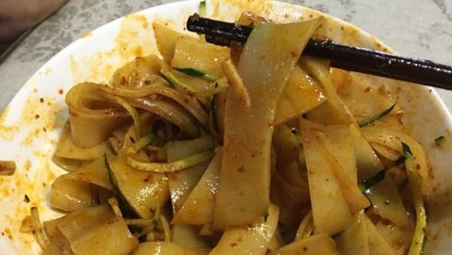 懒人凉皮面粉淀粉比例_懒人凉皮怎么做不裂-第2张图片-山城妙识 懒人凉皮面粉淀粉比例_懒人凉皮怎么做不裂-第2张图片-山城妙识