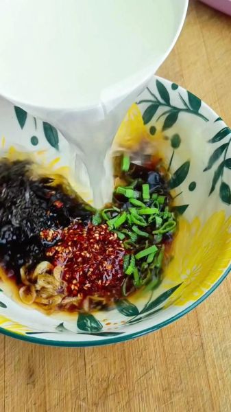 酸汤水饺的做法_酸汤水饺怎么调酸辣汁-第3张图片-山城妙识