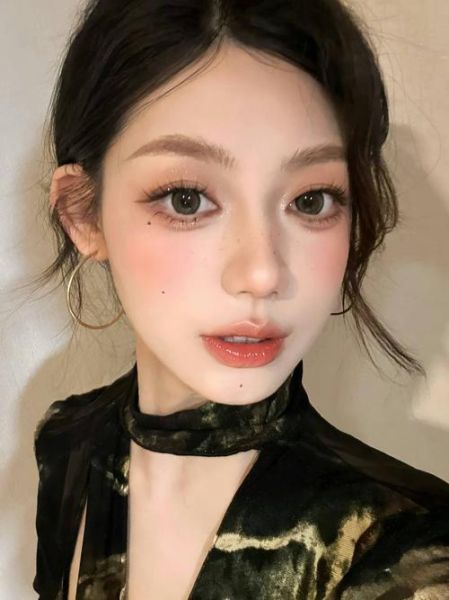 窝瓜脸适合什么发型_窝瓜脸怎么化妆-第1张图片-山城妙识