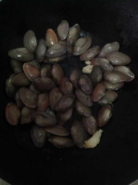 花甲内脏黑东西能吃吗_花甲黑色部位怎么处理-第2张图片-山城妙识