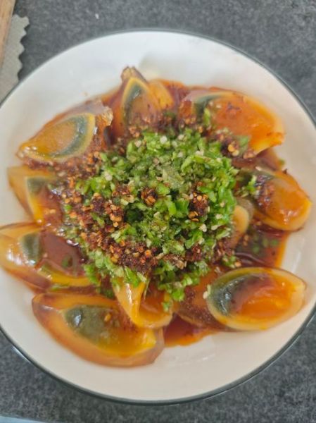 凉拌皮蛋要不要煮熟_皮蛋可以直接吃吗-第3张图片-山城妙识