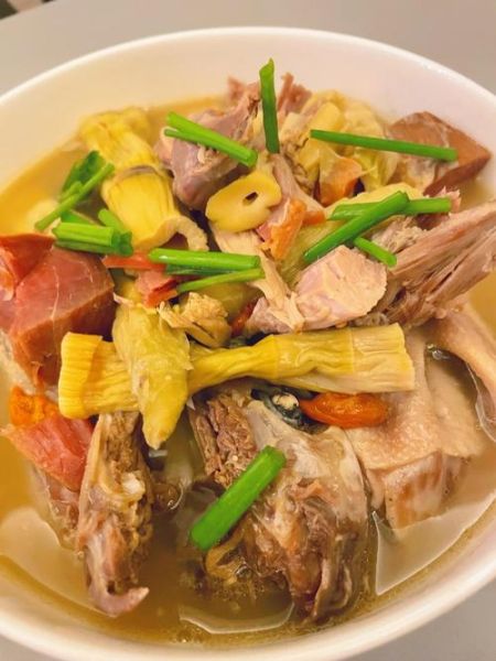 高压锅笋干老鸭煲怎么做_笋干老鸭煲高压锅多久-第1张图片-山城妙识