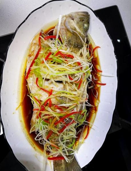 鱼怎么煮才好吃_清蒸鲈鱼的做法步骤-第1张图片-山城妙识