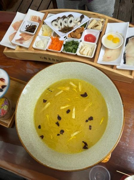 云南必吃美食有哪些_云南过桥米线怎么做-第2张图片-山城妙识