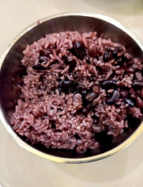 黑米饭的做法_黑米饭怎么煮才软糯-第1张图片-山城妙识 黑米饭的做法_黑米饭怎么煮才软糯-第1张图片-山城妙识