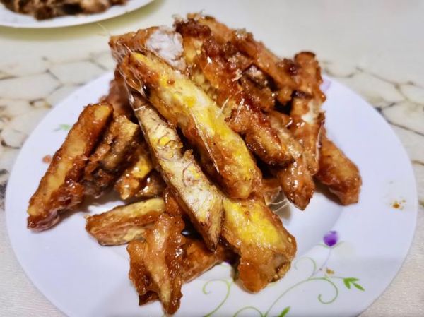 拔丝芋头怎么做_拔丝芋头简单做法-第1张图片-山城妙识