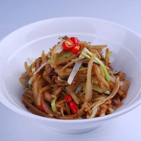 烟筒白菜是哪里的菜_烟筒白菜属于哪个菜系-第2张图片-山城妙识