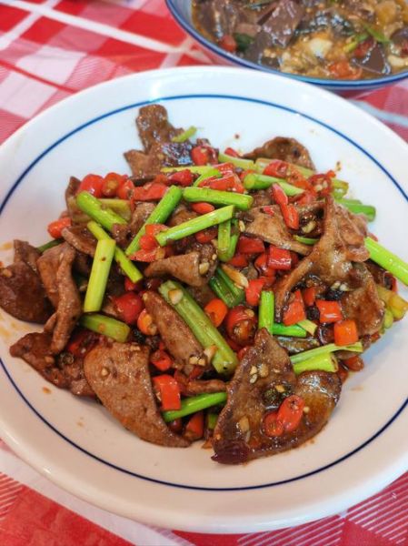 辣椒炒猪肝怎么炒才嫩_辣椒炒猪肝的家常做法-第3张图片-山城妙识