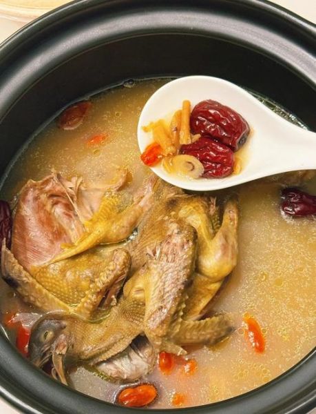 鸽子汤怎么炖好喝_鸽子汤的做法视频教程-第2张图片-山城妙识