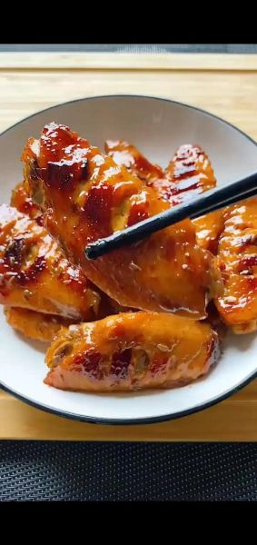 红烧鸡翅中怎么做好吃_家常做法步骤详解-第1张图片-山城妙识 红烧鸡翅中怎么做好吃_家常做法步骤详解-第1张图片-山城妙识