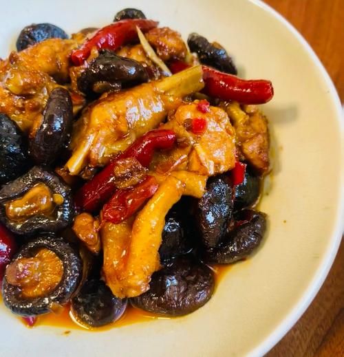 红烧三黄鸡怎么做好吃_三黄鸡红烧技巧-第1张图片-山城妙识