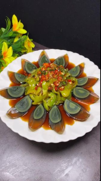 青椒皮蛋凉拌家常做法_皮蛋怎么凉拌才好吃-第3张图片-山城妙识