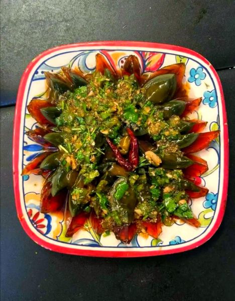 青椒皮蛋凉拌家常做法_皮蛋怎么凉拌才好吃-第1张图片-山城妙识