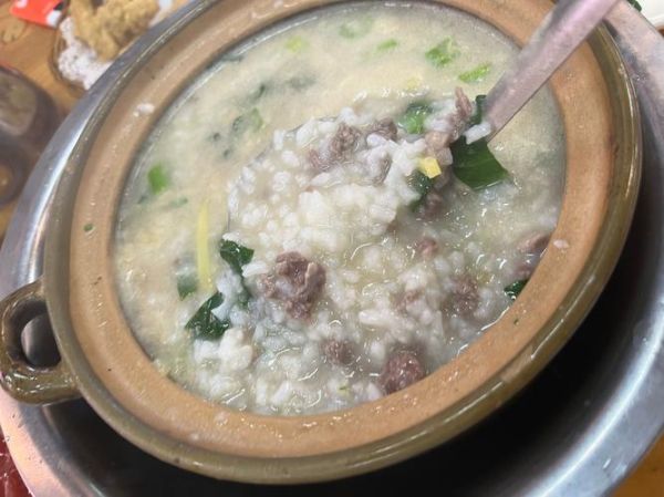 牛肉煮粥怎么煮_牛肉粥怎么做好吃又嫩-第1张图片-山城妙识