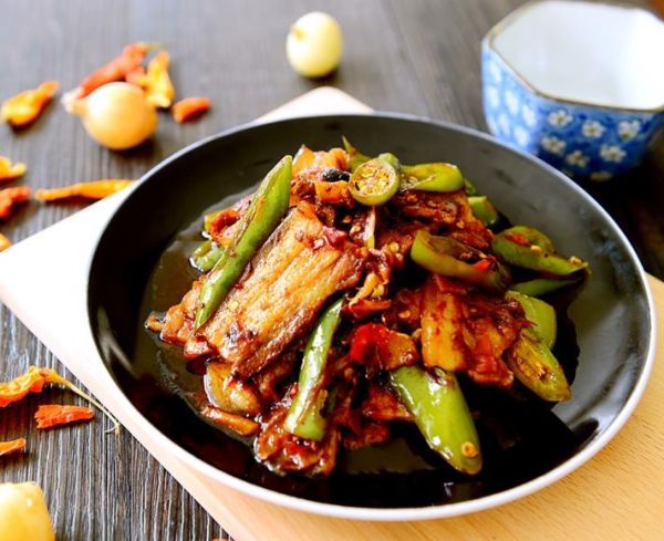 青椒回锅肉盖浇饭怎么做_青椒回锅肉盖浇饭热量高吗-第3张图片-山城妙识