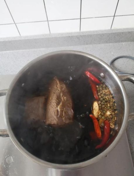 麻辣卤牛肉怎么做_麻辣卤牛肉的做法步骤-第1张图片-山城妙识