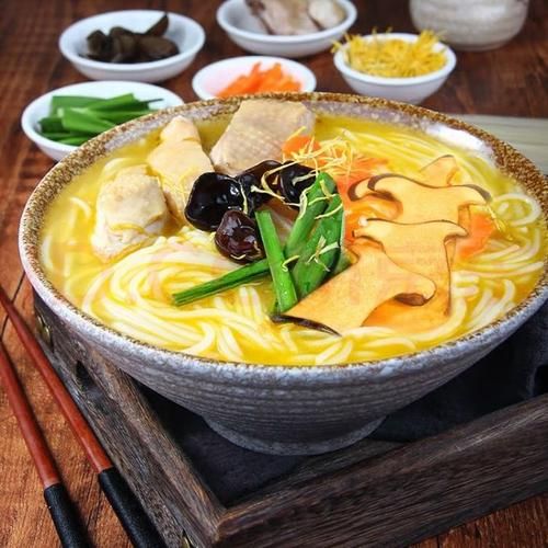 云南蒙自过桥米线加盟多少钱_如何选址-第1张图片-山城妙识