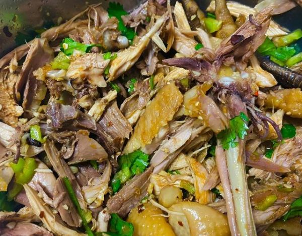 茶树菇炖鸡汤可以放干香菇吗_干香菇与茶树菇搭配禁忌-第2张图片-山城妙识