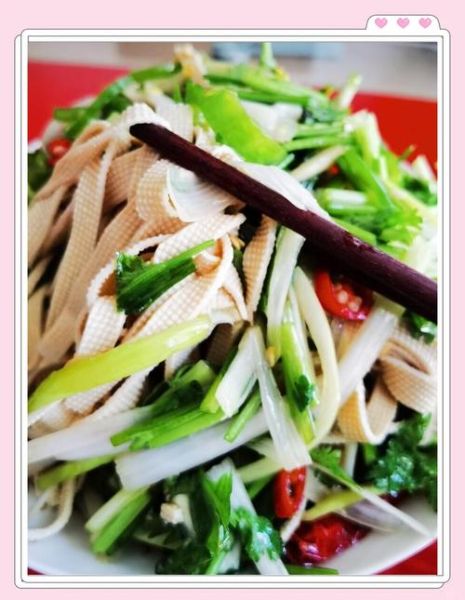 洋葱炒豆油皮怎么做_洋葱炒豆油皮要焯水吗-第1张图片-山城妙识 洋葱炒豆油皮怎么做_洋葱炒豆油皮要焯水吗-第1张图片-山城妙识