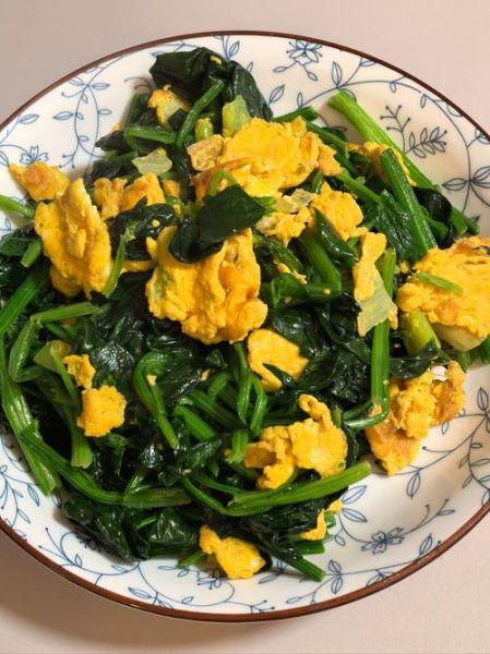 菠菜炒鸡蛋可以吃吗_菠菜炒鸡蛋相克吗-第1张图片-山城妙识