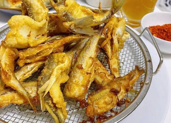 面粉裹鱼小鱼怎么炸好吃_炸小鱼酥脆不腥技巧-第3张图片-山城妙识