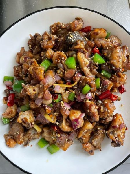 辣子鸡图片家常_辣子鸡怎么做才外酥里嫩-第2张图片-山城妙识