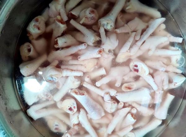 野山椒泡鸡脚怎么做_野山椒泡鸡脚要泡多久-第2张图片-山城妙识 野山椒泡鸡脚怎么做_野山椒泡鸡脚要泡多久-第2张图片-山城妙识