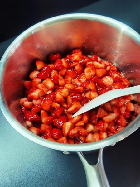 草莓雪糕怎么做_家庭自制草莓雪糕步骤-第2张图片-山城妙识