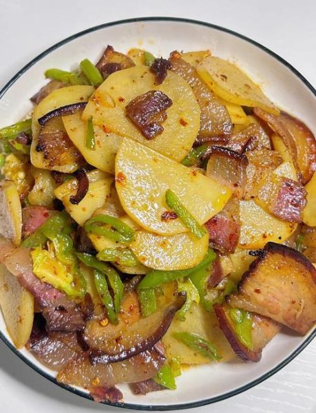 熏肉炒什么菜好吃_熏肉炒菜的绝配有哪些-第1张图片-山城妙识