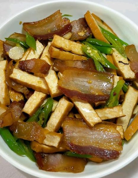 熏肉炒什么菜好吃_熏肉炒菜的绝配有哪些-第2张图片-山城妙识