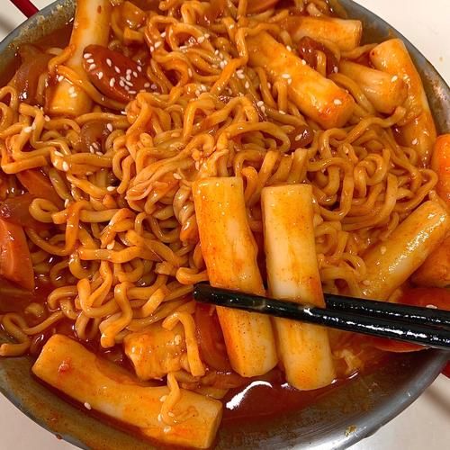 韩国拉面炒年糕怎么做_韩式年糕拉面做法-第1张图片-山城妙识 韩国拉面炒年糕怎么做_韩式年糕拉面做法-第1张图片-山城妙识